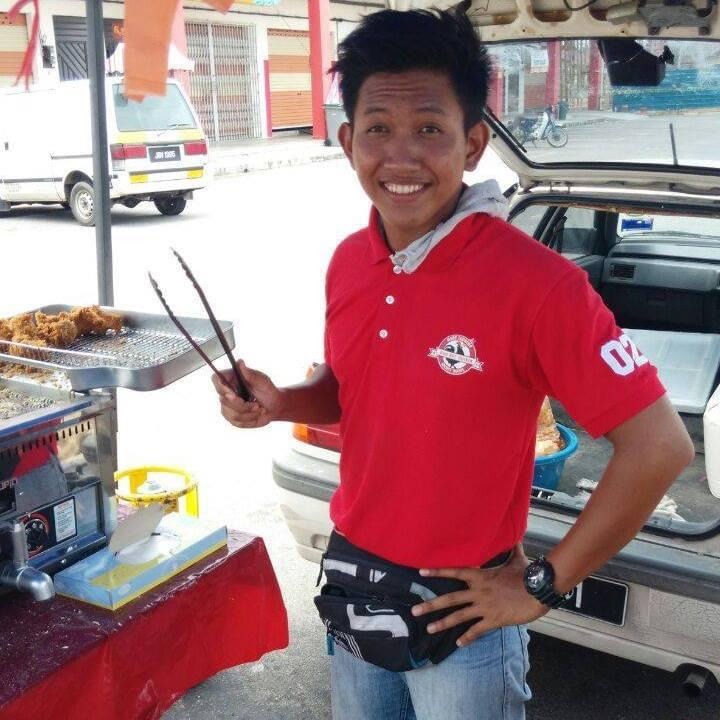 “Sampai Bila Kau Nak Berniaga Jual Ayam Goreng Di Tepi Jalan…? - Kisah ...